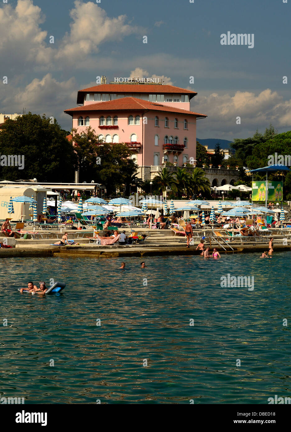 Kroatien-Opatija-Adria Küste öffentlichen Strand Stockfotografie - Alamy