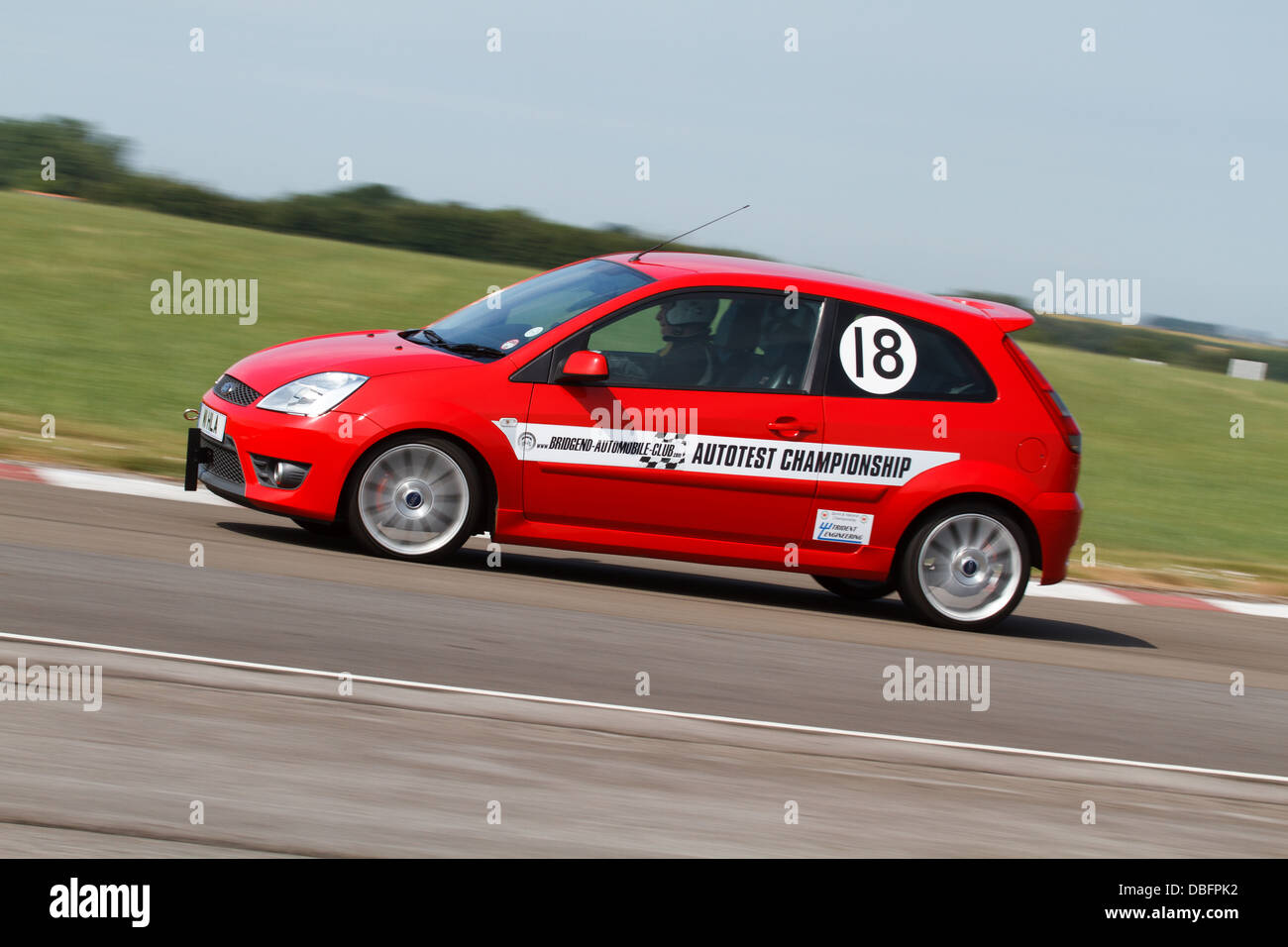 Ein Auto nehmen Abschied in einem Sprint-Event am Wellenplan Circuit ...