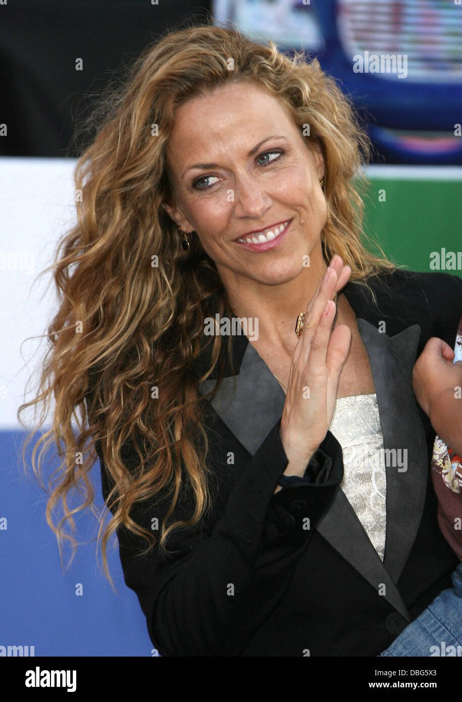 Sheryl Crow und ihr Sohn Wyatt der Los-Angeles-premiere von "Cars 2" im ...