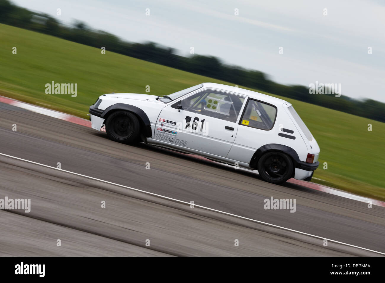 Ein Auto nehmen Abschied in einem Sprint-Event am Wellenplan Circuit ...