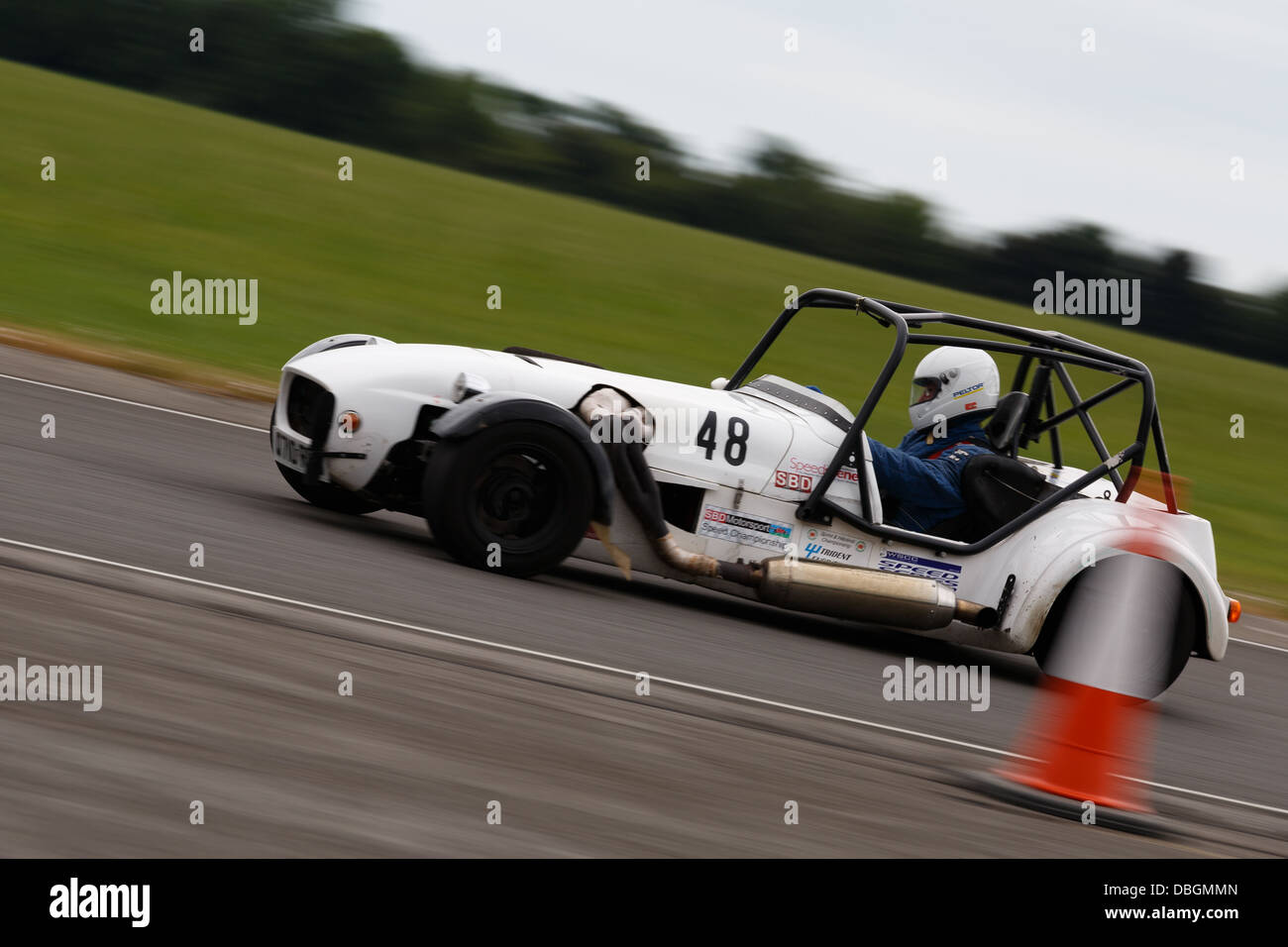 Ein Auto nehmen Abschied in einem Sprint-Event am Wellenplan Circuit ...