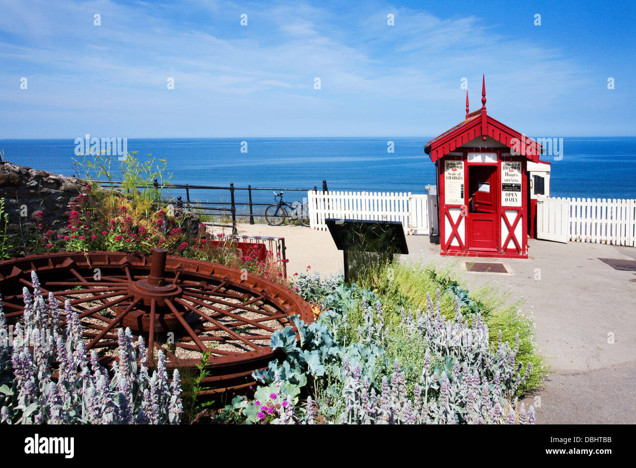 Alten Wicklung Rad und Top Cliff Straßenbahn-Kiosk am Saltburn vom Meer ...