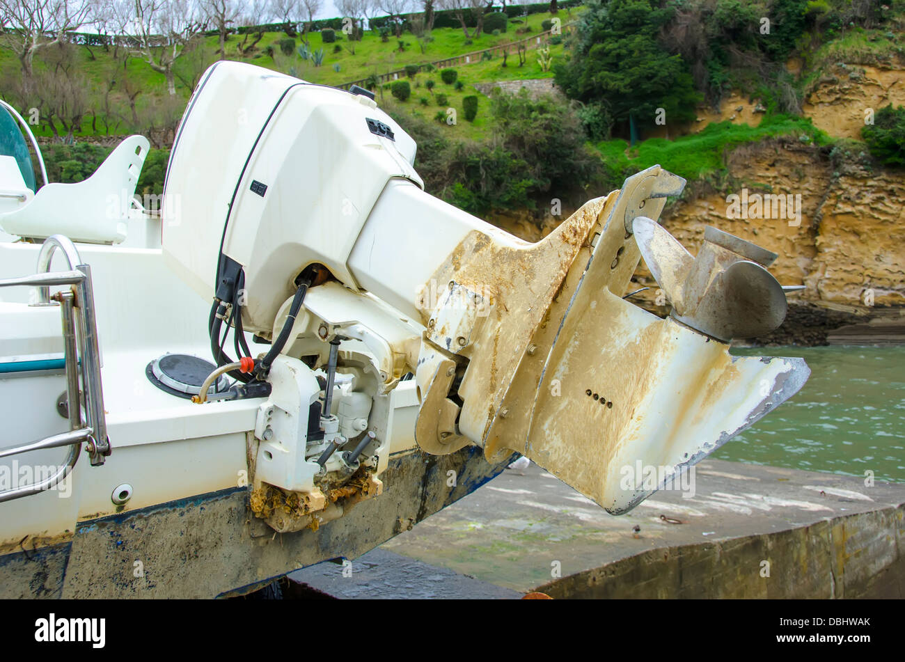 Bootsmotor aus dem wasser -Fotos und -Bildmaterial in hoher Auflösung ...