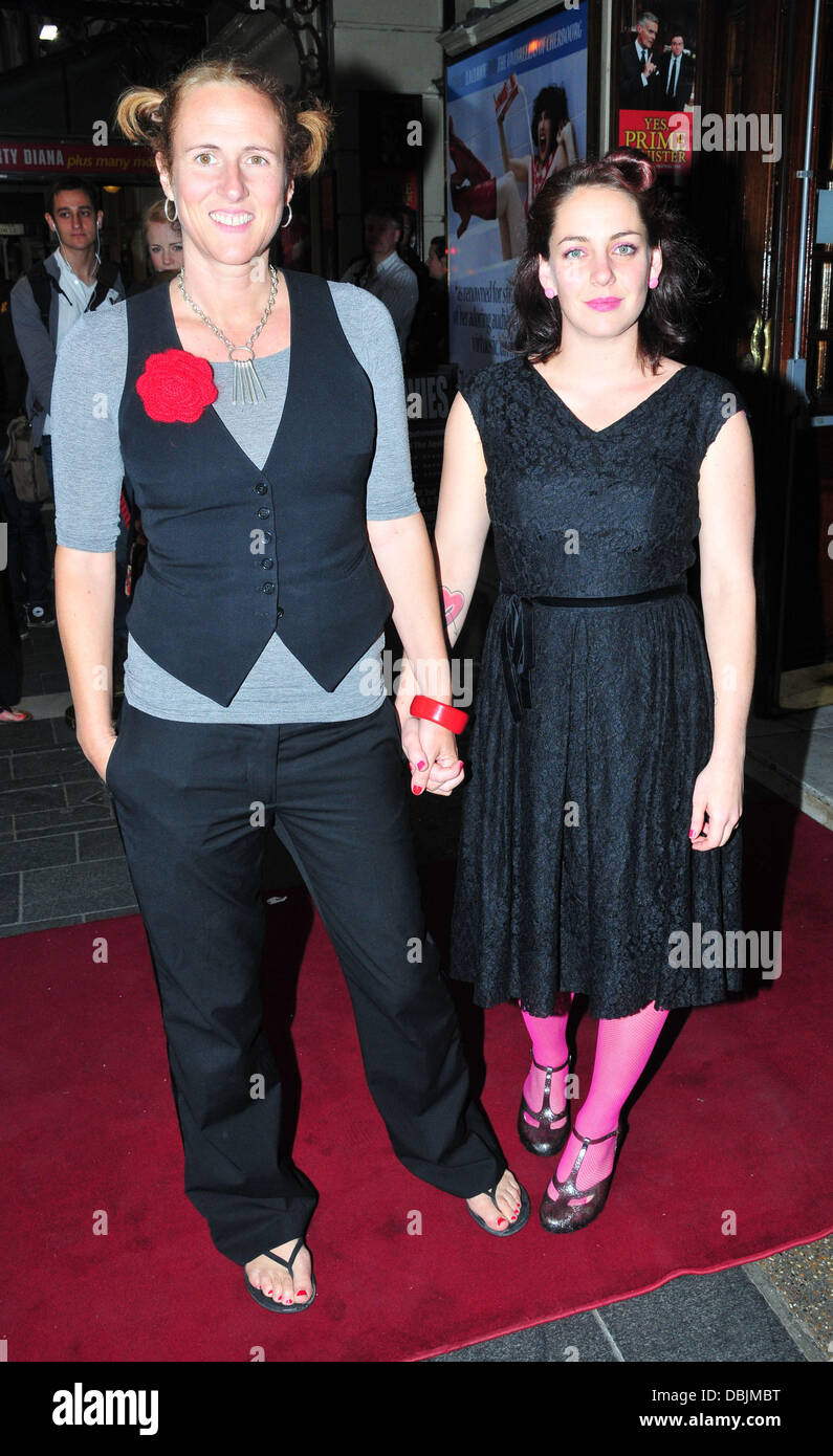 Jess love ursula martinez arriving -Fotos und -Bildmaterial in hoher ...