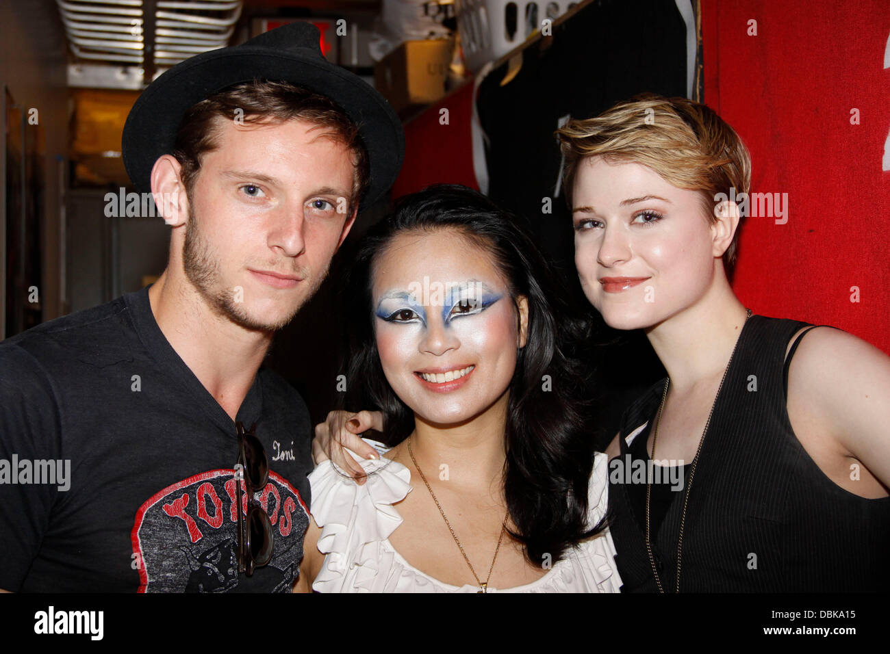 Jamie Bell, t.v. Carpio und Evan Rachel Wood Backstage bei der Broadway ...