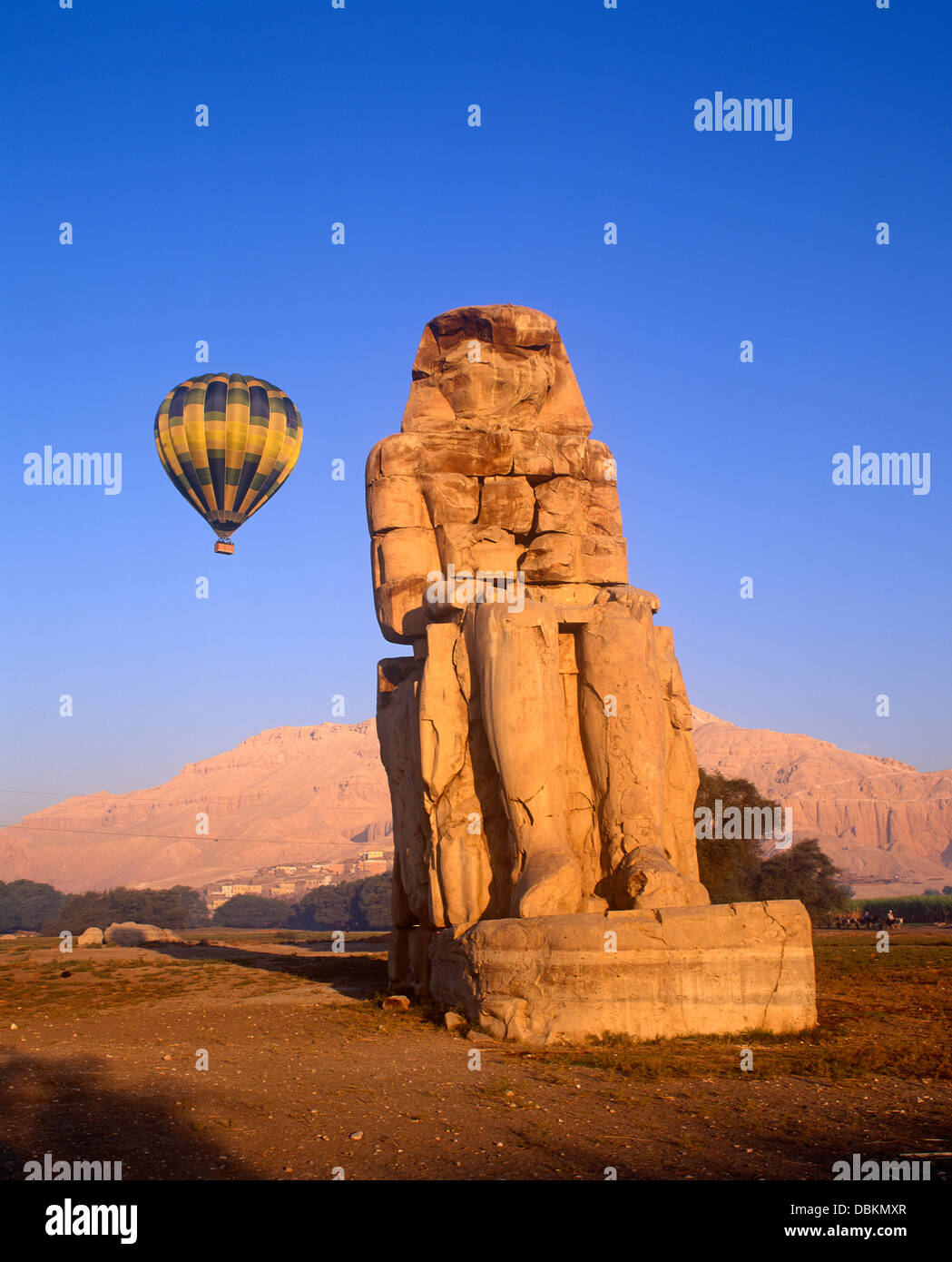 Memnon koloss -Fotos und -Bildmaterial in hoher Auflösung – Alamy