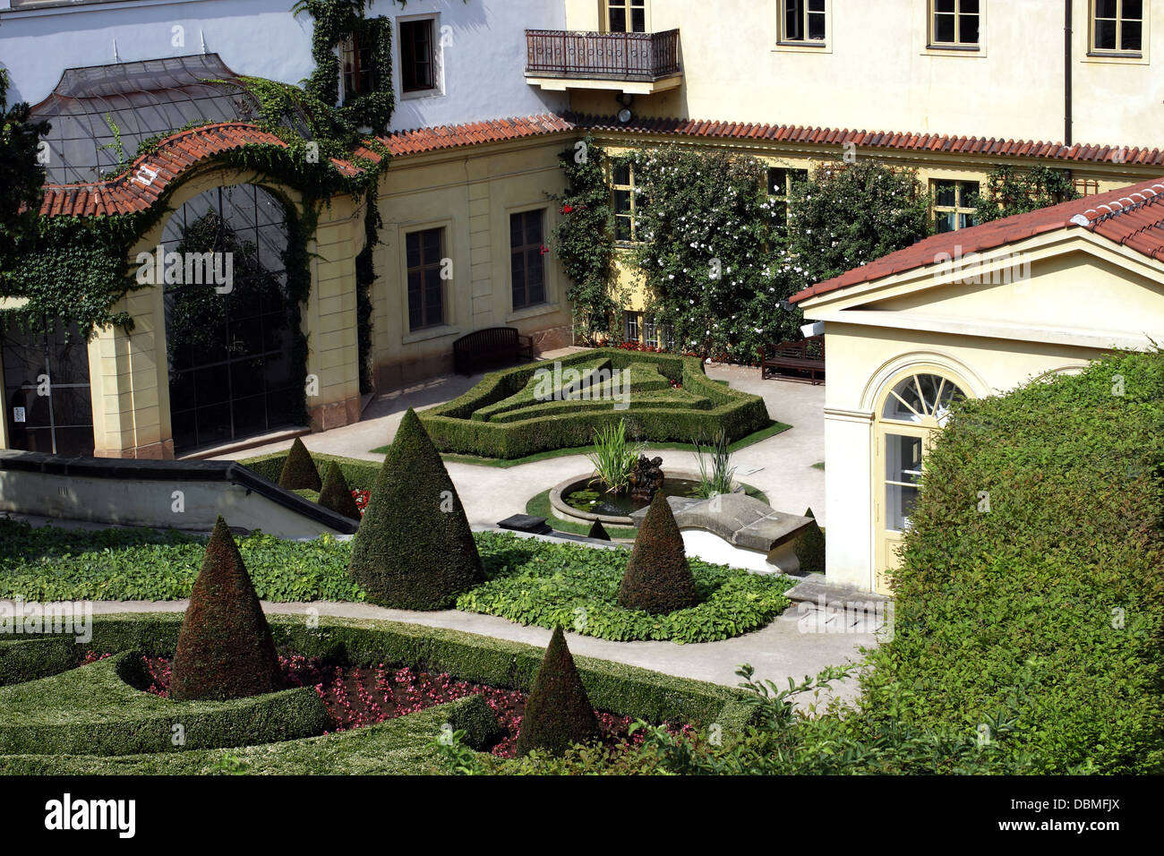 Barocker garten im stadtzentrum -Fotos und -Bildmaterial in hoher ...