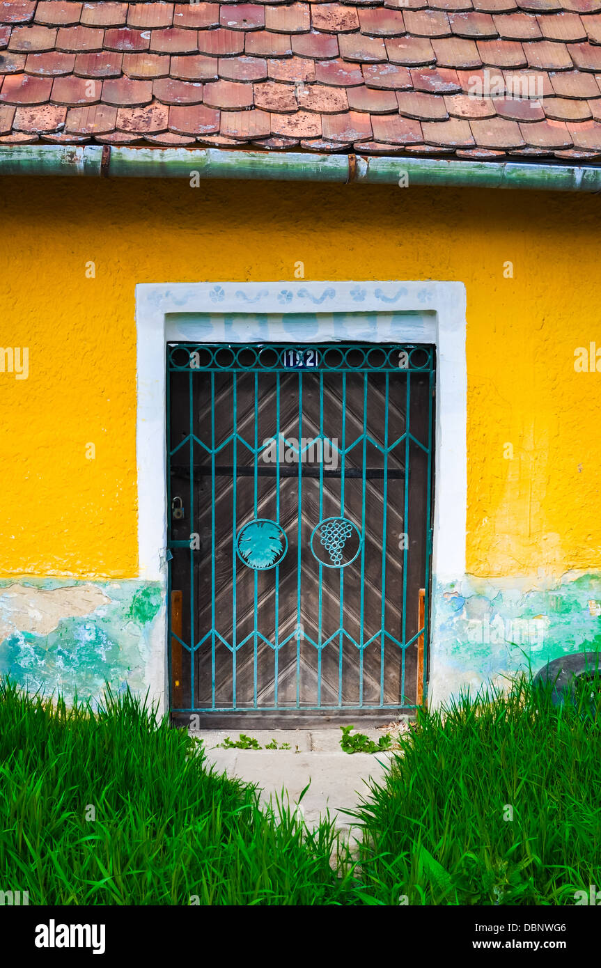 Rote und gelbe balken -Fotos und -Bildmaterial in hoher Auflösung – Alamy