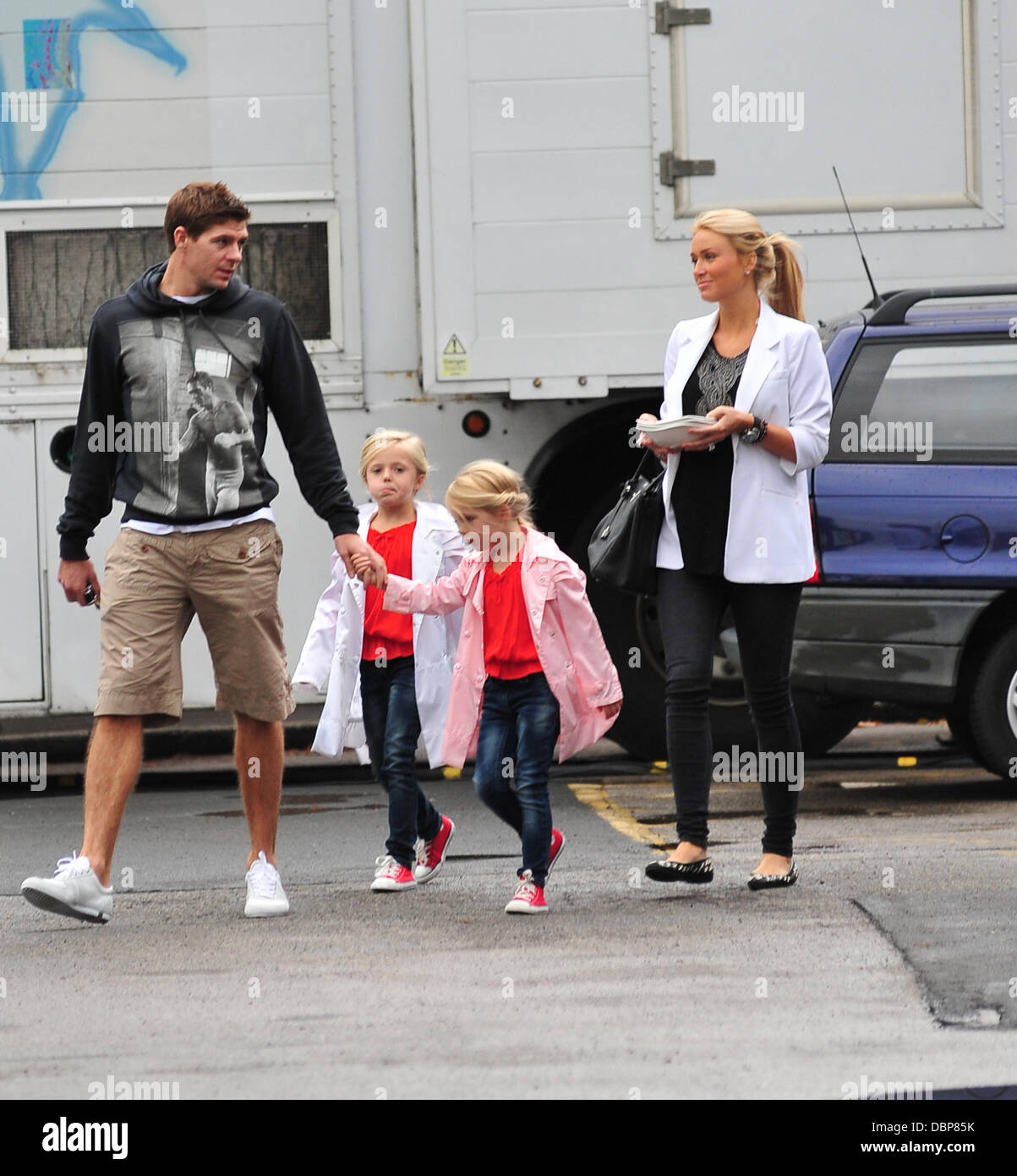 Steven Gerrard mit seinen Kindern Lilly Gerrard und Lexie Gerrard und ...