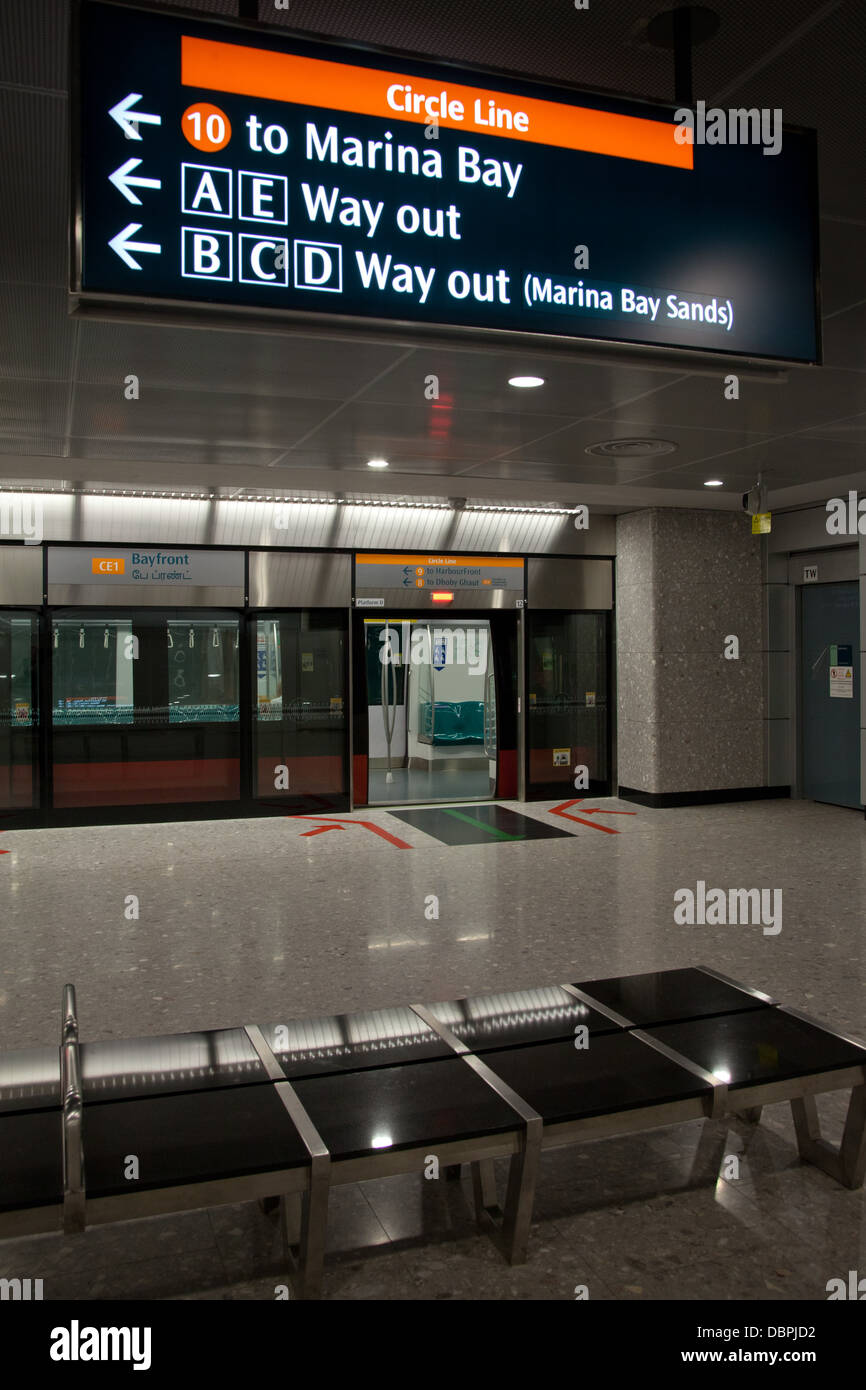 Bayfront MRT Station Singapur U-Bahn Stockfotografie - Alamy