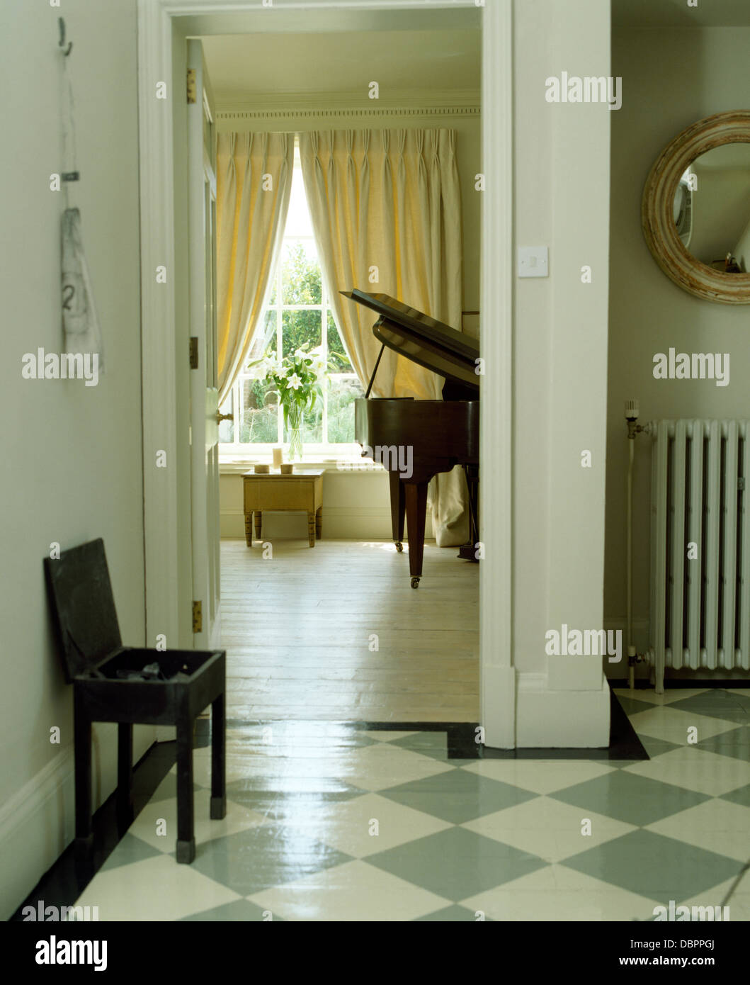 Piano halle -Fotos und -Bildmaterial in hoher Auflösung – Alamy