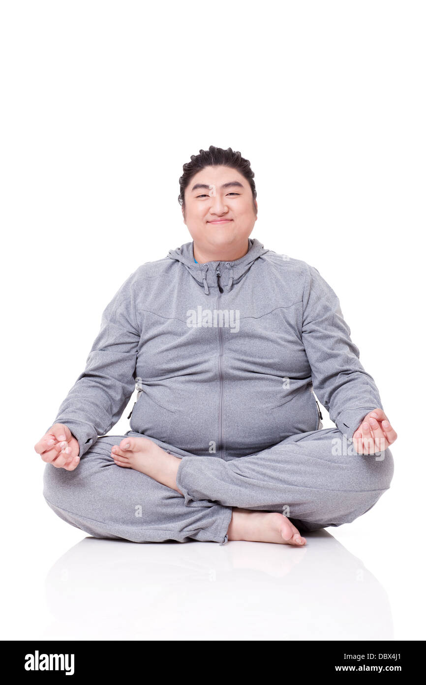 Dicker mann sitzt -Fotos und -Bildmaterial in hoher Auflösung – Alamy