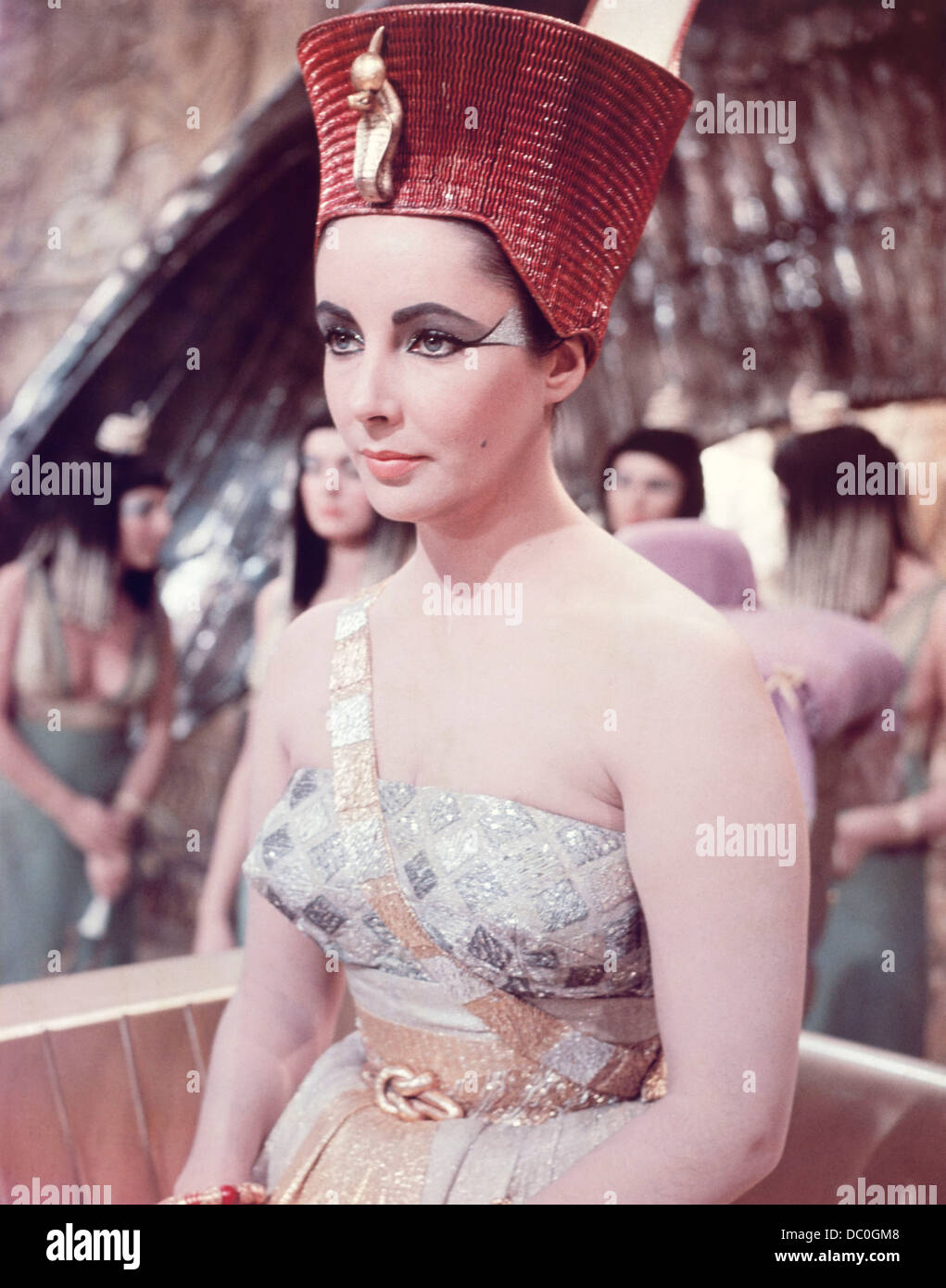 1960ER JAHREN ELIZABETH TAYLOR ALS CLEOPATRA IN 1963 MOTION PICTURE ...
