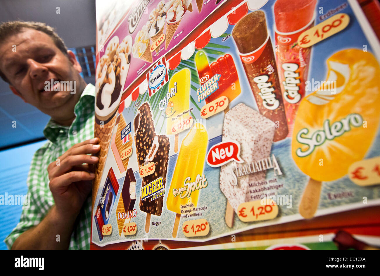 Heppenheim, Deutschland. 6. August 2013. Lebensmittelchemiker Alexander ...