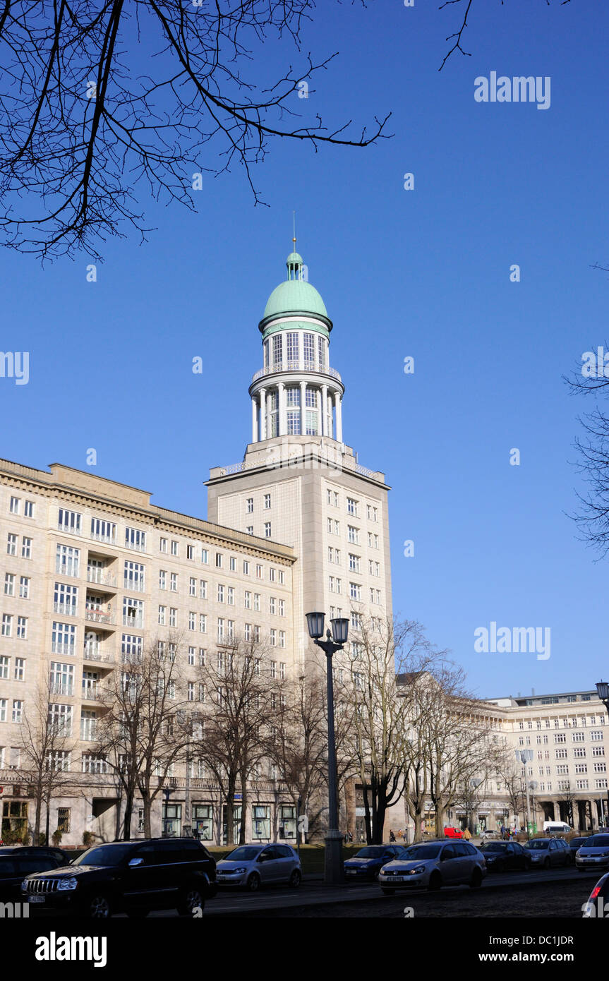 Blauer himmel himmel towerblock towerblocks -Fotos und -Bildmaterial in ...