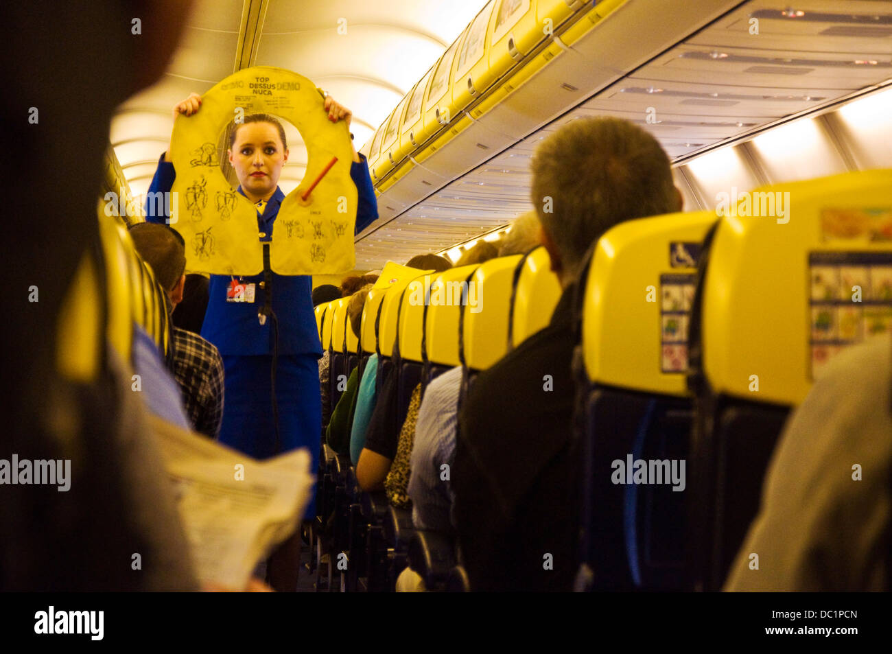 Stewardess flight safety cabin -Fotos und -Bildmaterial in hoher ...
