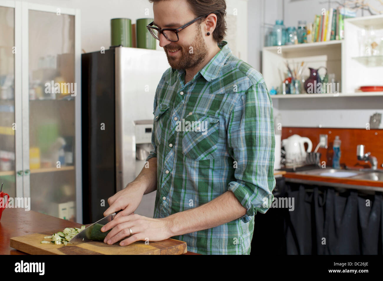 Haare schneiden hacken -Fotos und -Bildmaterial in hoher Auflösung – Alamy