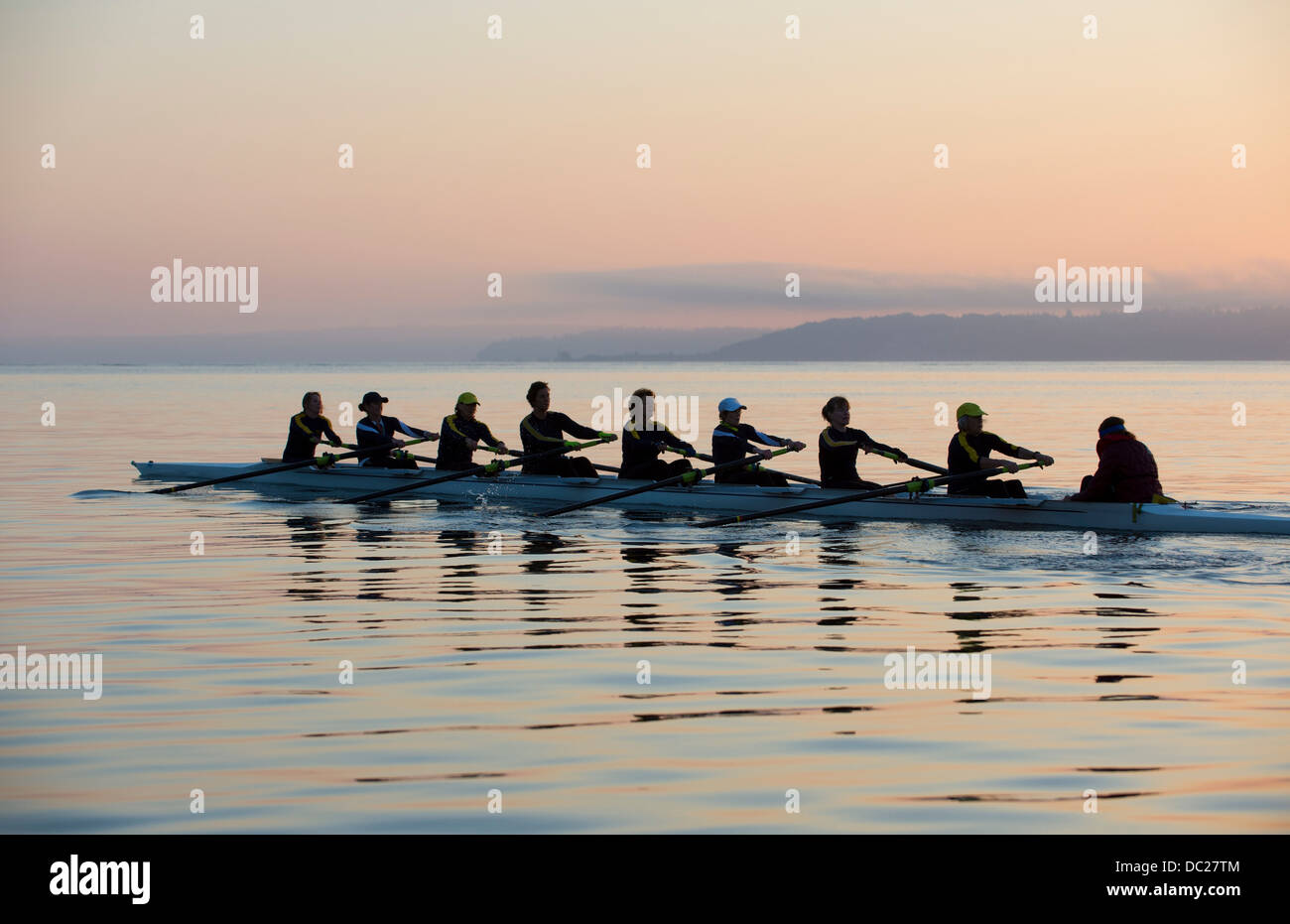 Neun Menschen Rudern Stockfotografie - Alamy