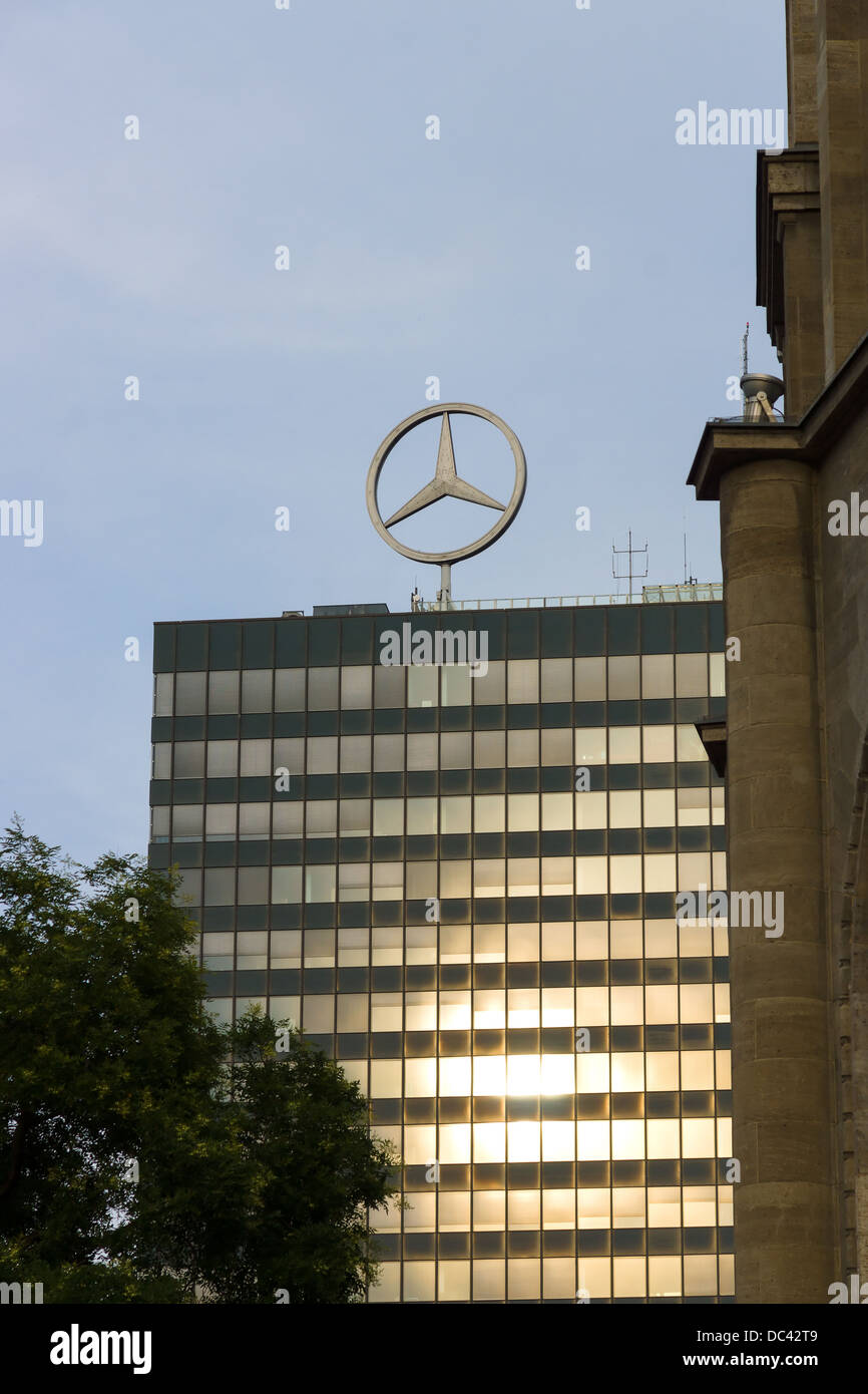 Daimler Benz Emblem Stockfotos und -bilder Kaufen - Alamy