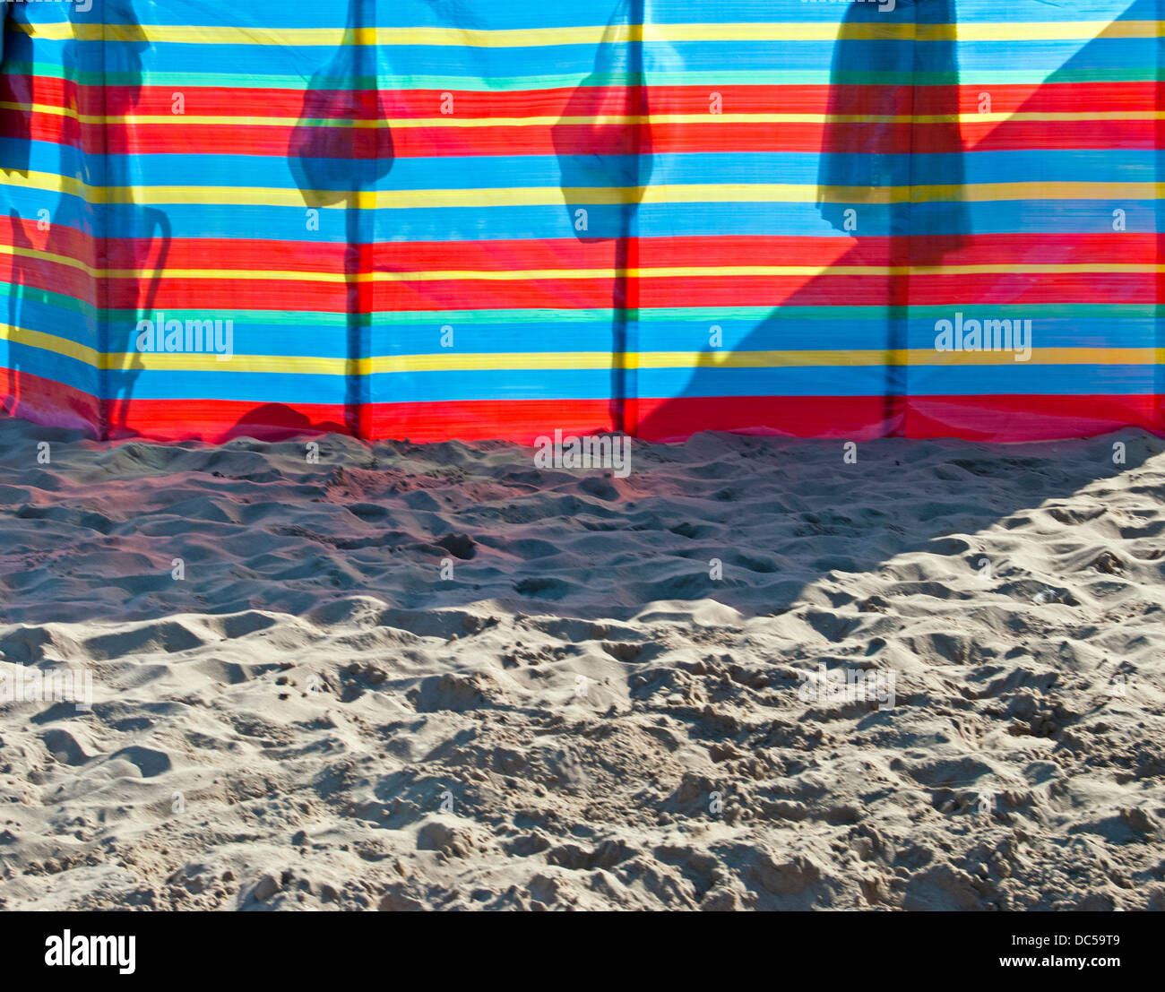 Windschutz am strand -Fotos und -Bildmaterial in hoher Auflösung – Alamy