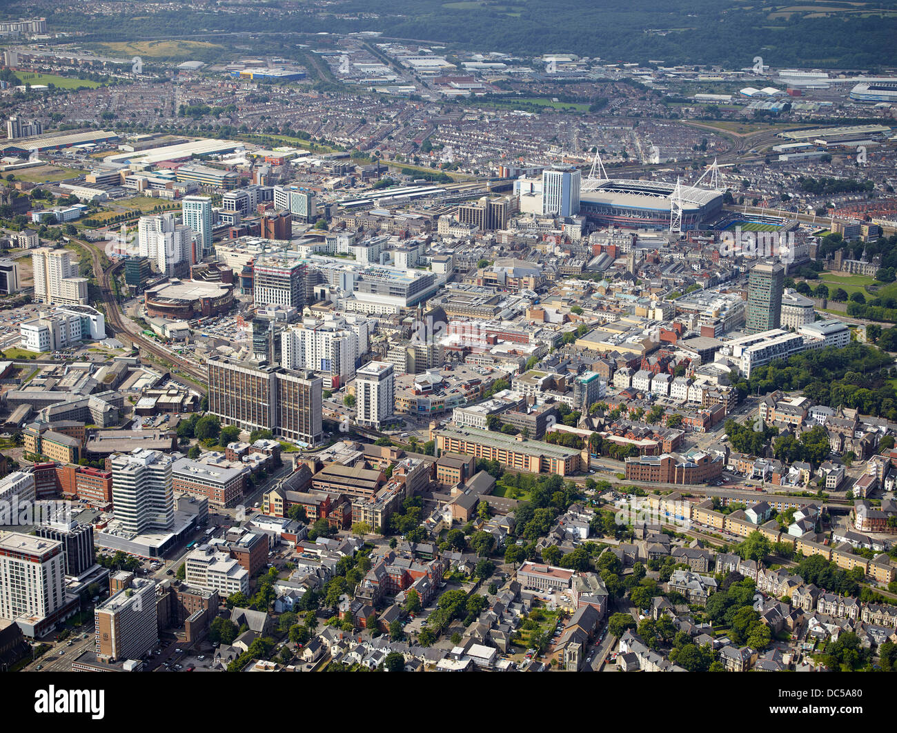 Luftaufnahme von Cardiff City Centre, South Wales, UK Stockfotografie ...