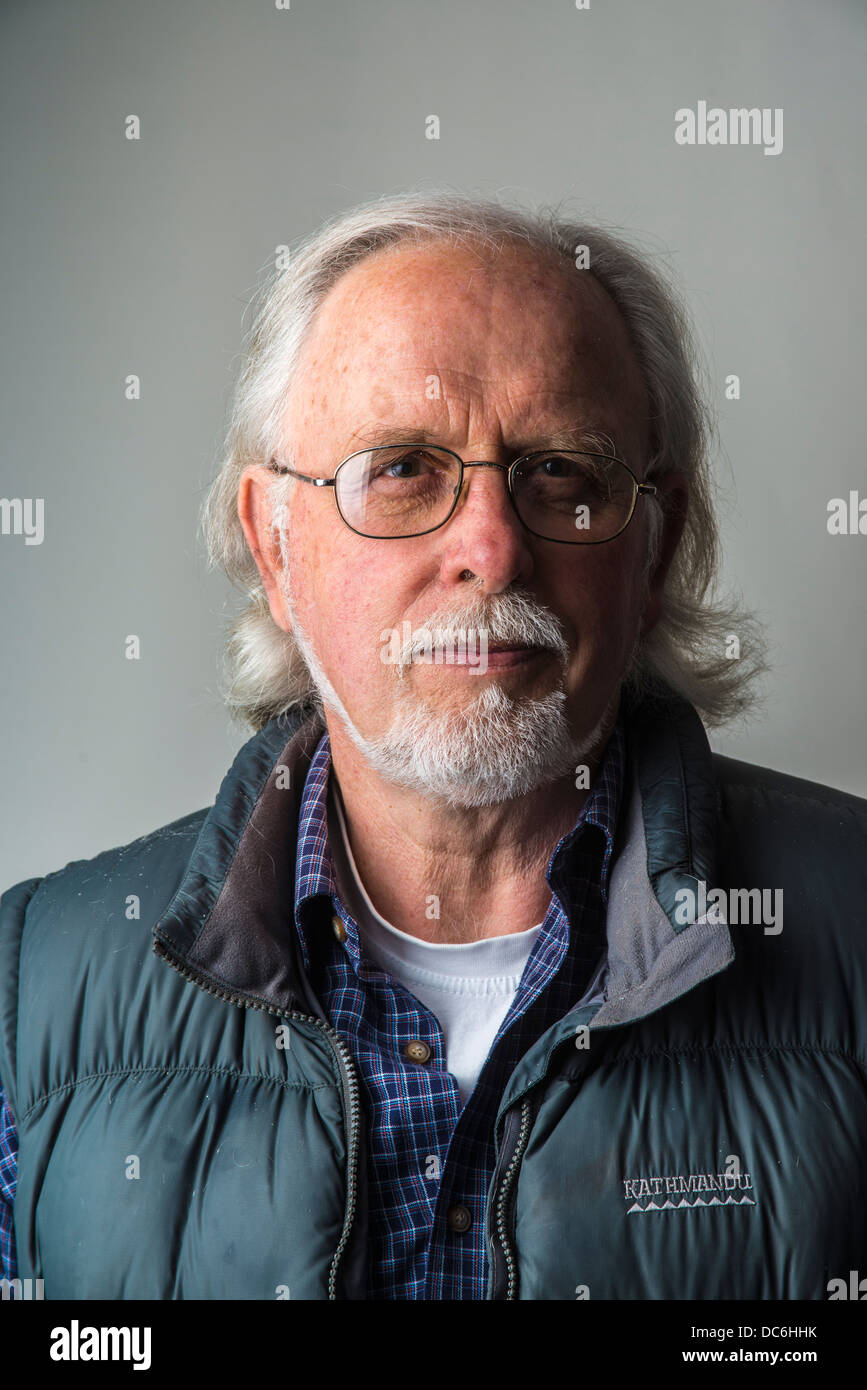 älterer mann grauer bart lang -Fotos und -Bildmaterial in hoher ...