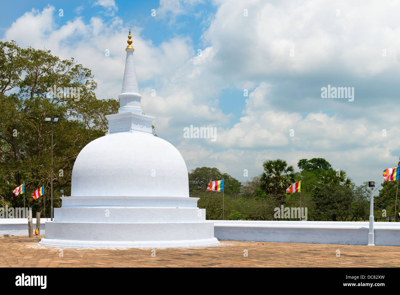 Small stupa anuradhapura -Fotos und -Bildmaterial in hoher Auflösung ...