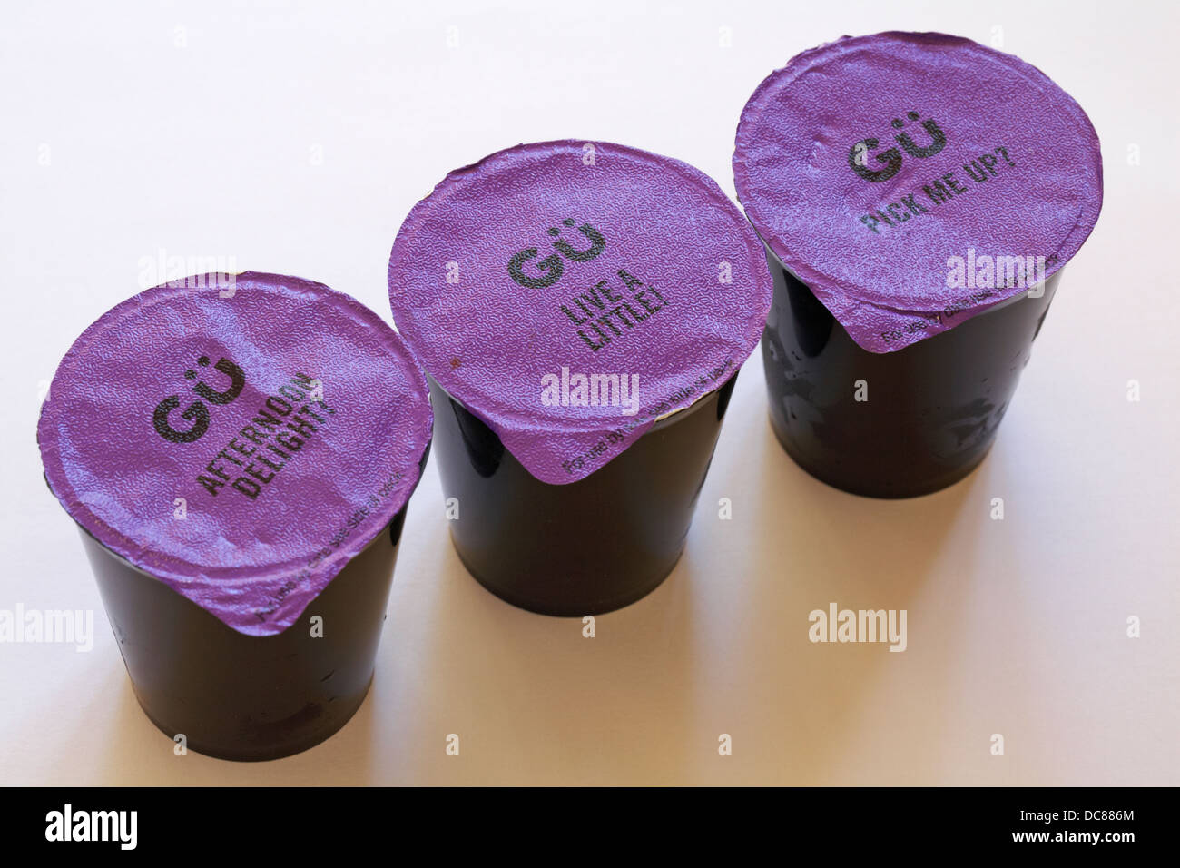 Gu schokolade ganache mini puds -Fotos und -Bildmaterial in hoher ...