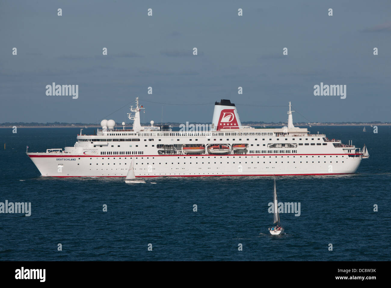 Kreuzfahrtschiff ms deutschland -Fotos und -Bildmaterial in hoher ...