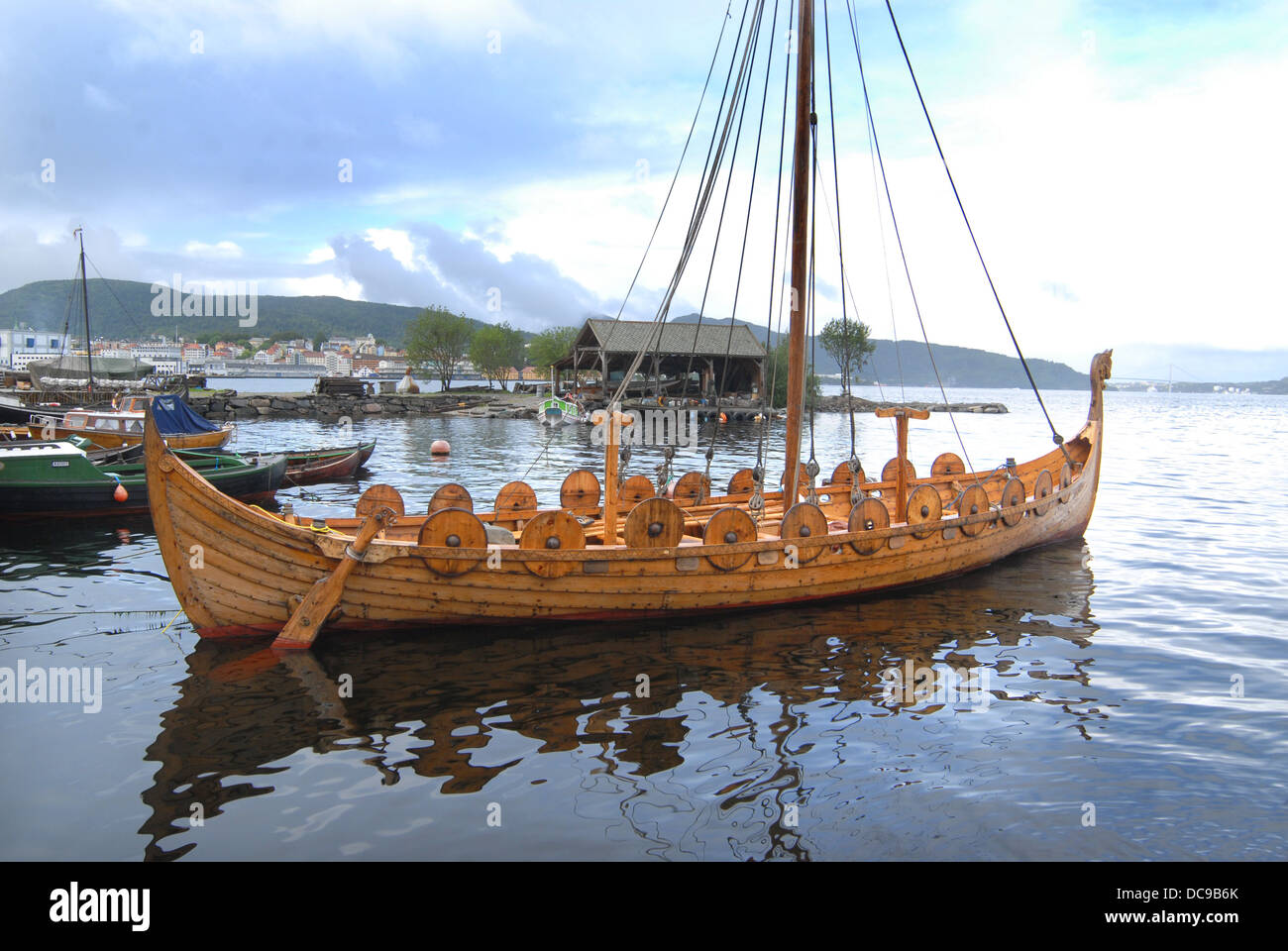 Viking longboat -Fotos und -Bildmaterial in hoher Auflösung – Alamy