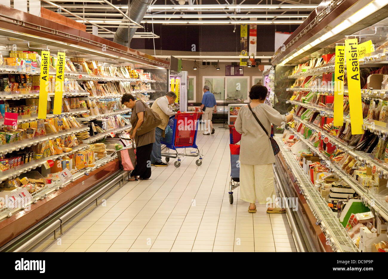 Shopping Carrefour Supermarket Stockfotos und -bilder Kaufen - Alamy