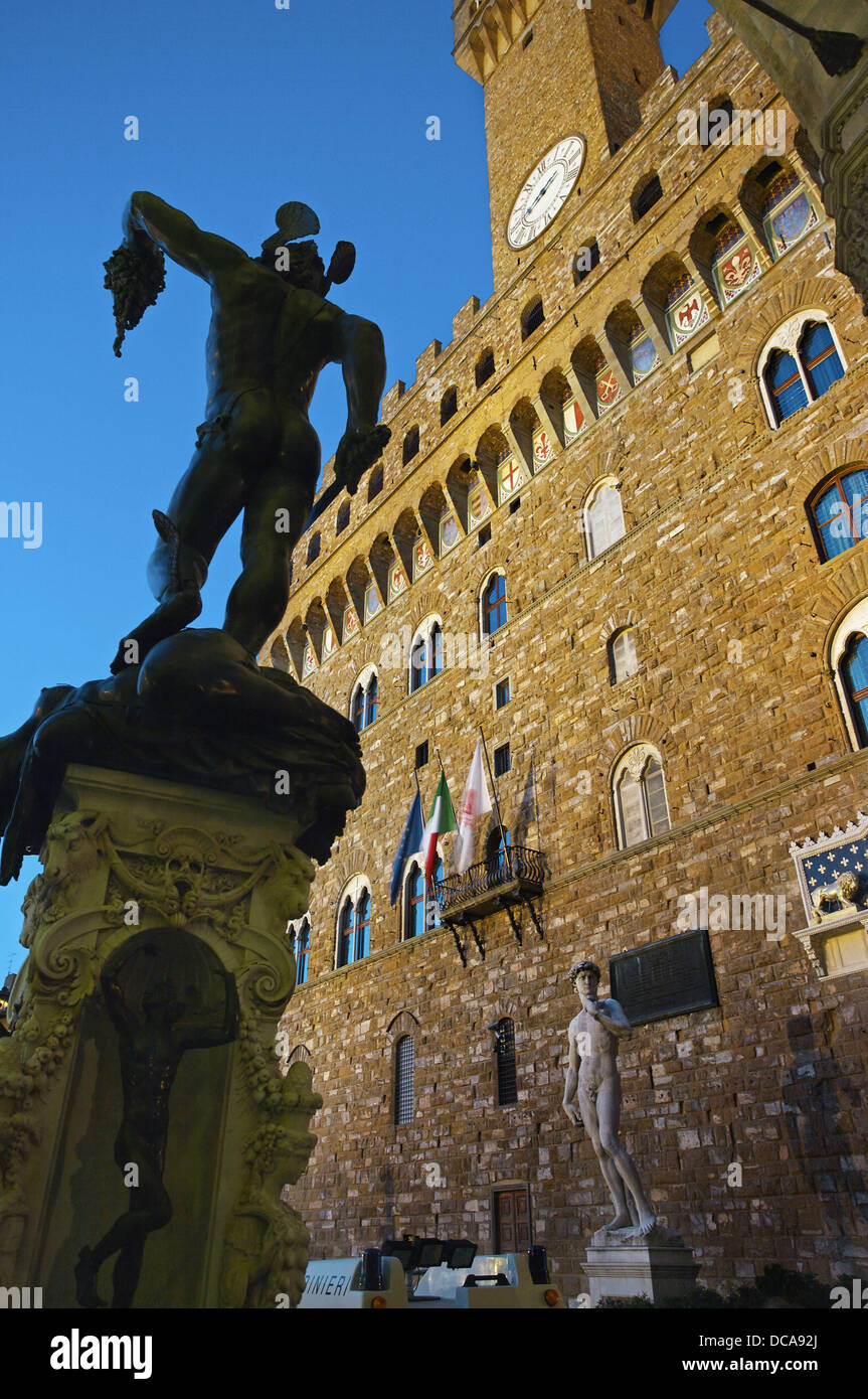 Bronze von benvenuto cellini -Fotos und -Bildmaterial in hoher ...