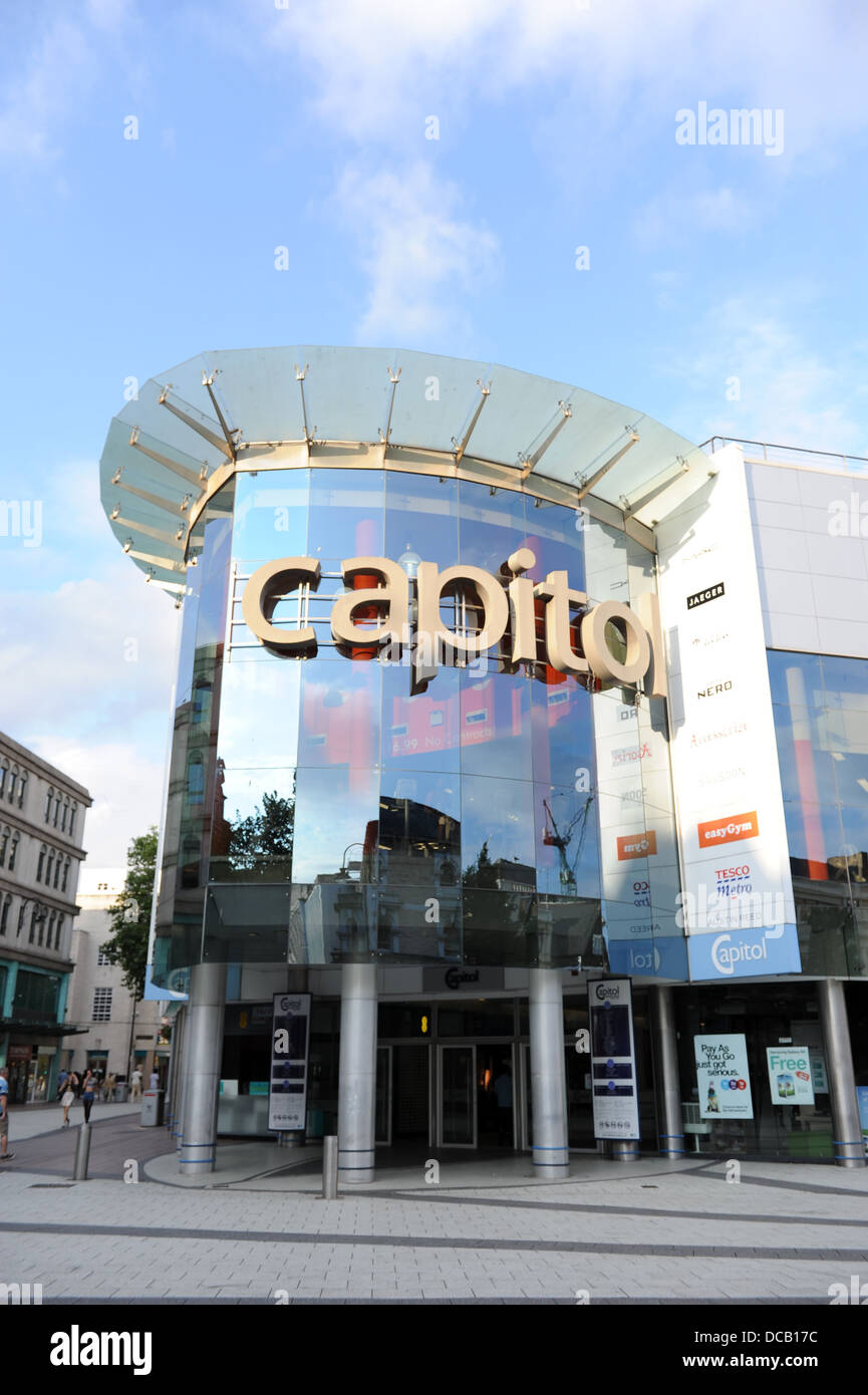 Das Capitol Einkaufszentrum an der Queens Street in Cardiff ...