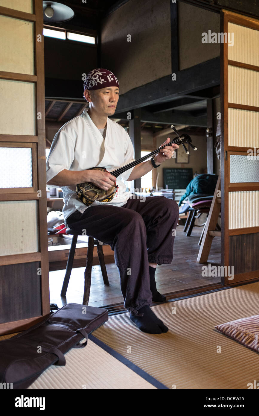 Samisen musik -Fotos und -Bildmaterial in hoher Auflösung – Alamy