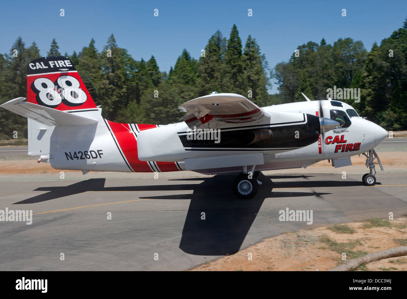 CALFIRE Grumman S2-T Turbo Tracker taxis auf dem Grass Valley Angriff ...