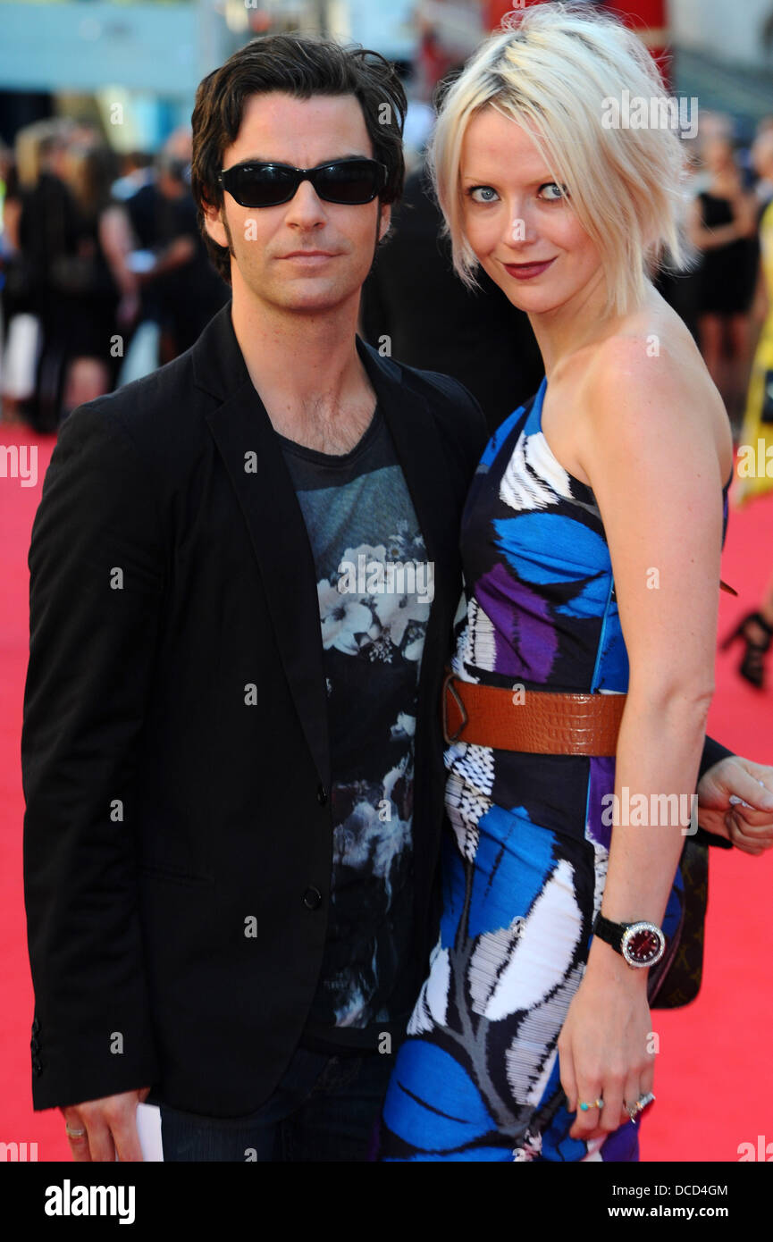 Kelly Jones und Gast U.K-Premiere von "George Harrison: Living In The ...