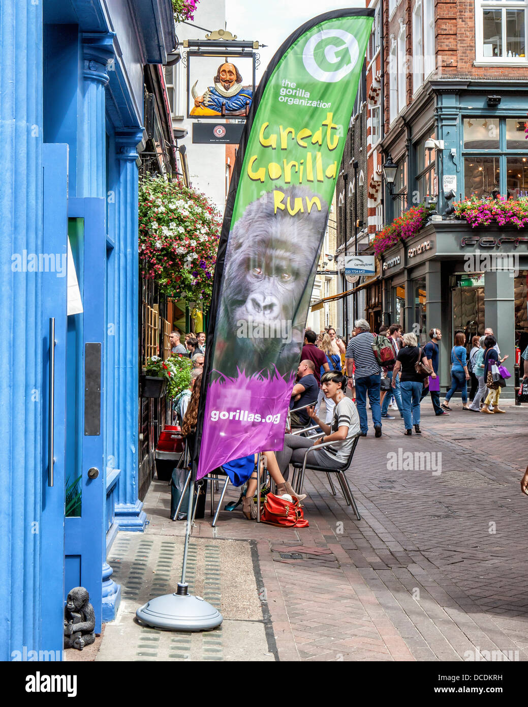 Gorillas store london -Fotos und -Bildmaterial in hoher Auflösung – Alamy