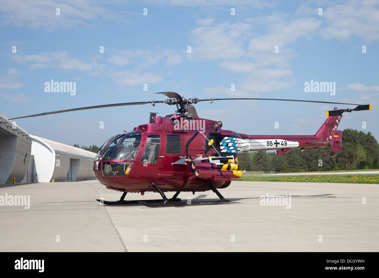 Ein Hubschrauber Bo 105P/AH der deutschen Armee Regiment 26 im Flyout ...