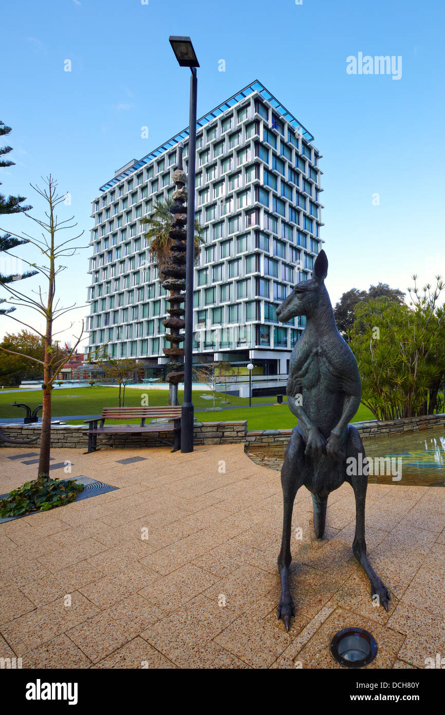 Rathaus, Känguru-Statue, Harmonie von Mineralien Obelisk (Erz-Obelisk ...