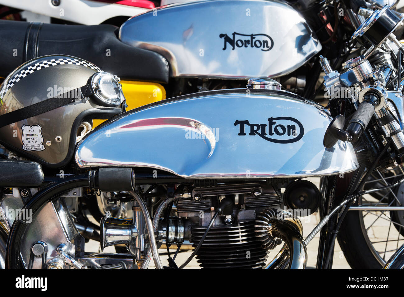 Triumph motorrad classic vintage helm -Fotos und -Bildmaterial in hoher ...