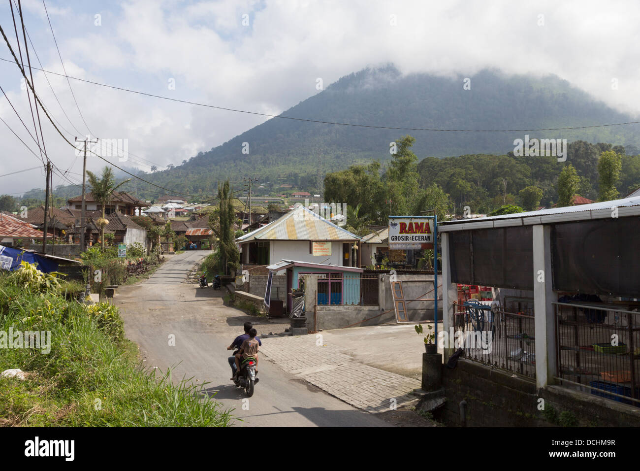 Candi kuning -Fotos und -Bildmaterial in hoher Auflösung – Alamy