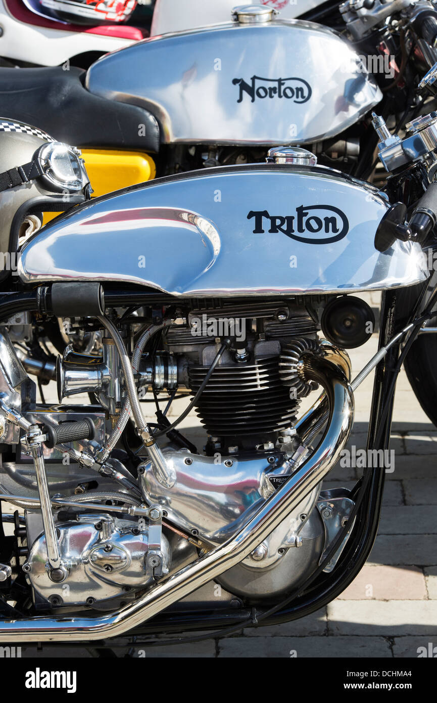 Triton café racer motorrad -Fotos und -Bildmaterial in hoher Auflösung ...