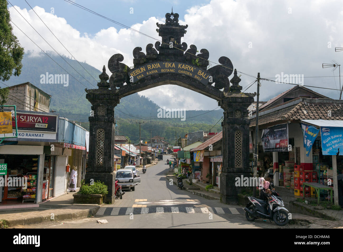 Candi kuning -Fotos und -Bildmaterial in hoher Auflösung – Alamy