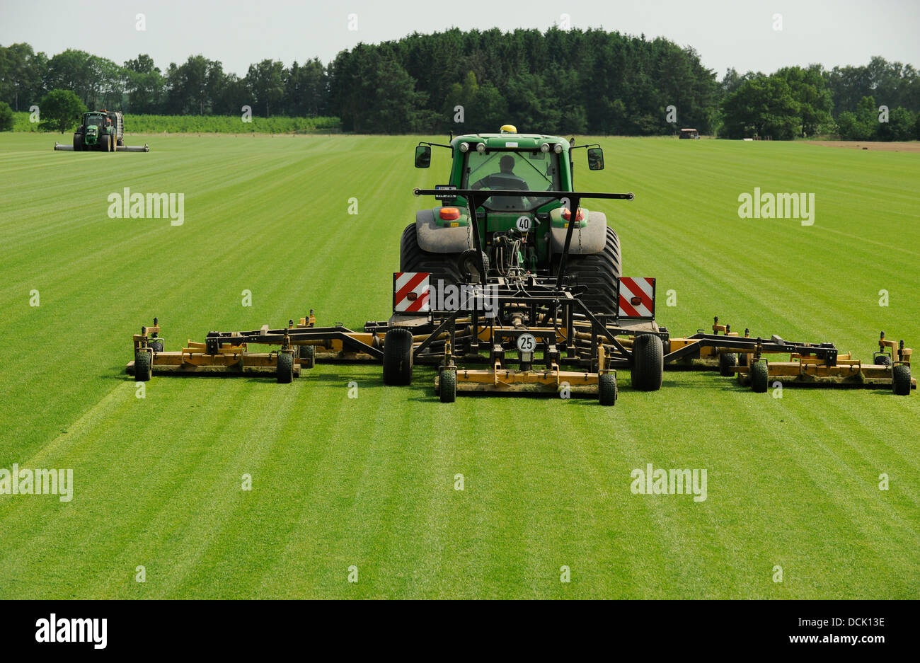 Grass cutting machine -Fotos und -Bildmaterial in hoher Auflösung – Alamy