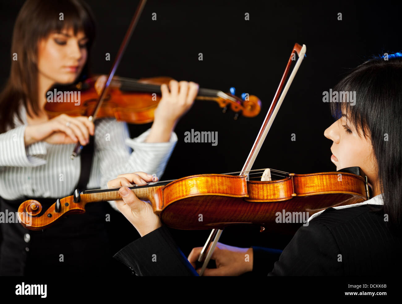 Geige mit zwei akkorden -Fotos und -Bildmaterial in hoher Auflösung – Alamy