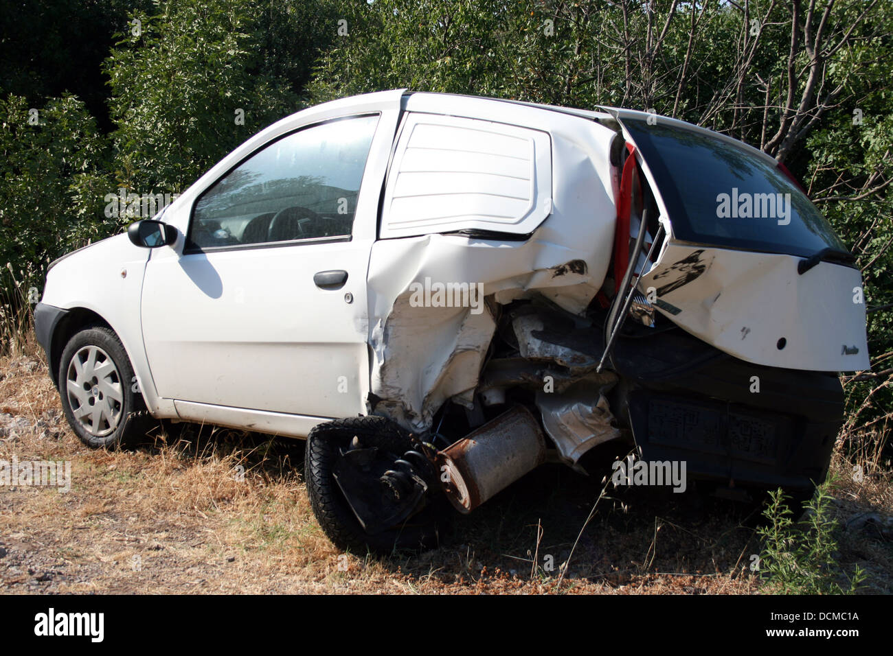Auto absturz -Fotos und -Bildmaterial in hoher Auflösung – Alamy