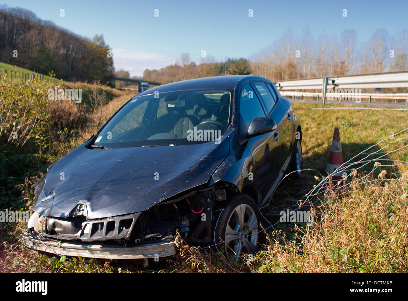 Totalverlust unfall -Fotos und -Bildmaterial in hoher Auflösung – Alamy