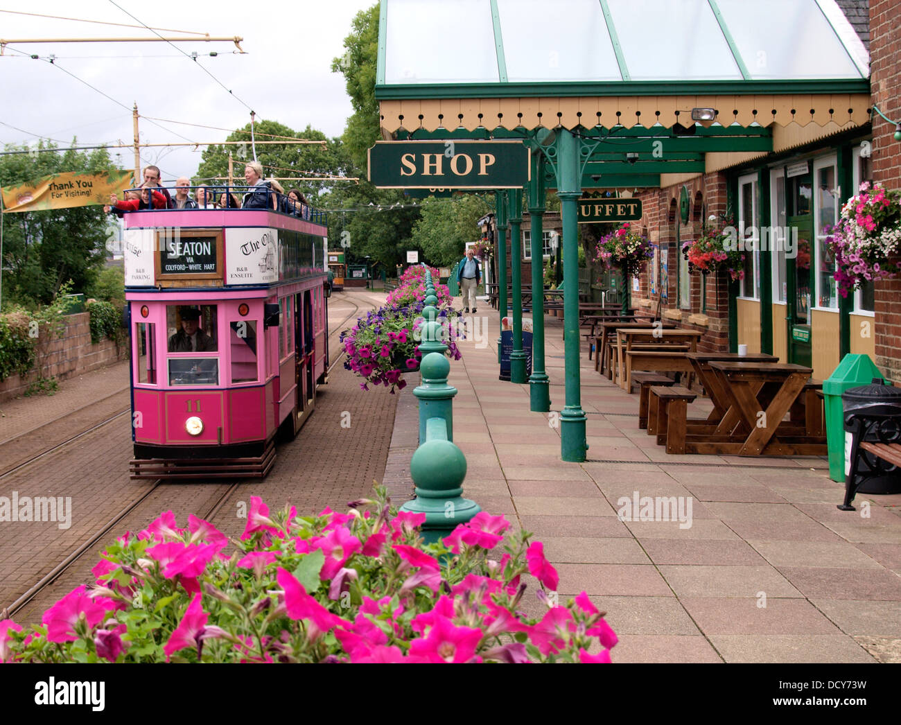 Colyton Station mit der Straßenbahn zu Seaton, Devon, UK 2013 ...