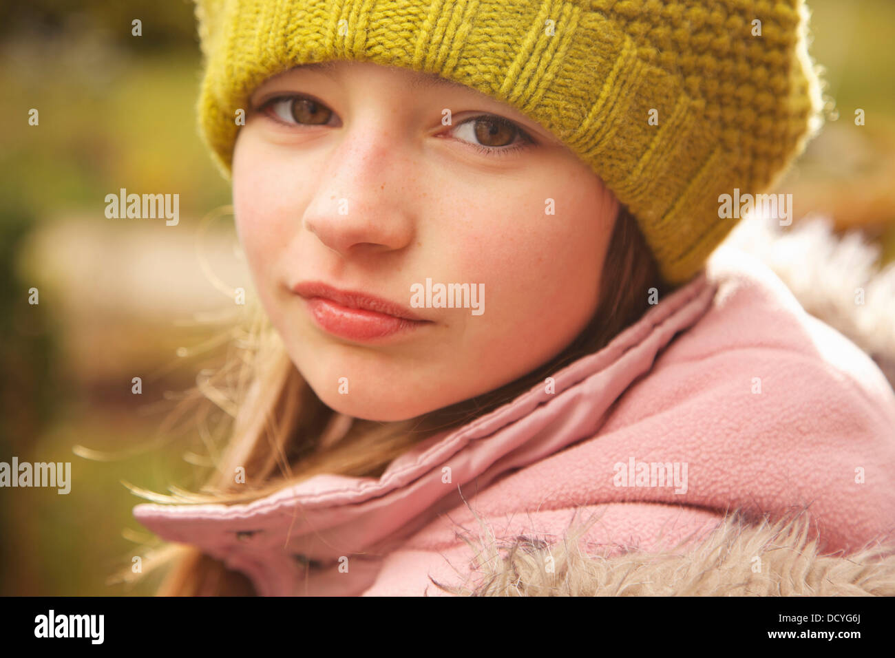 Cute preteen girl looking camera -Fotos und -Bildmaterial in hoher ...