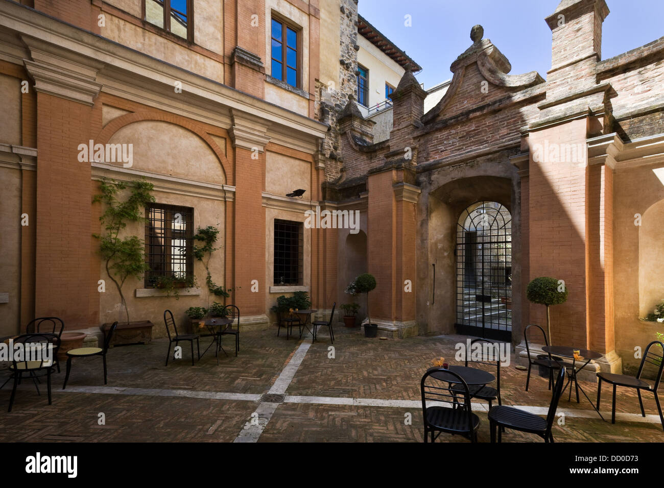 Innenhof detail -Fotos und -Bildmaterial in hoher Auflösung – Alamy
